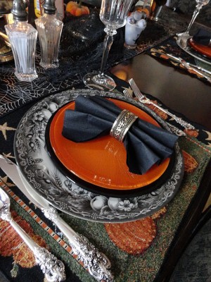 13 Spooky Halloween Table Settings - Design Asylum Blog | by Kellie Smith